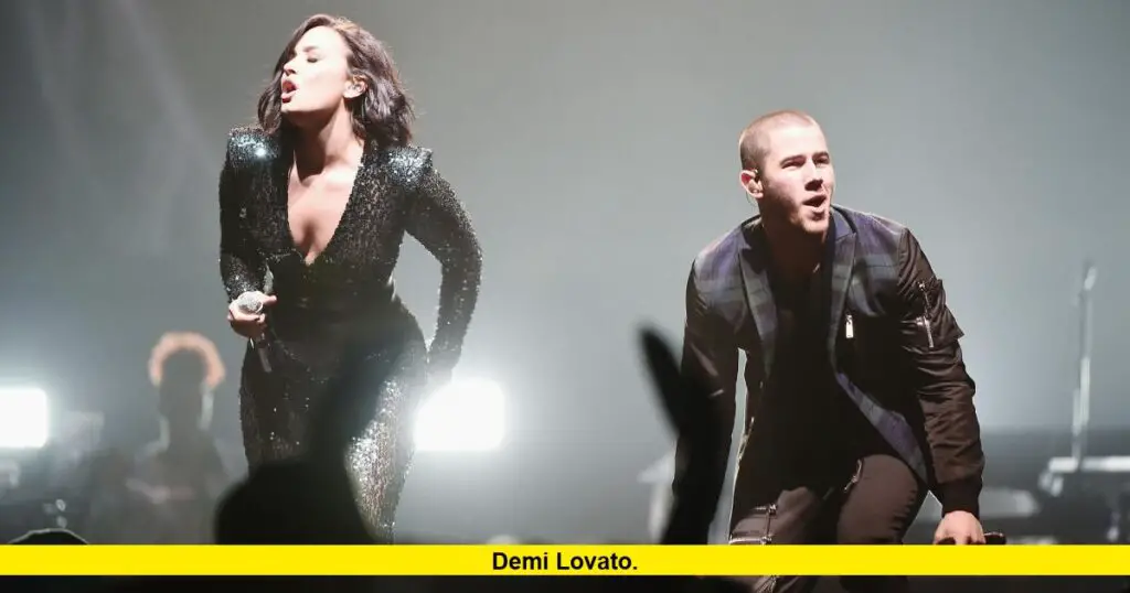 Demi Lovato Makes Surprise Appearance at Jonas Brothers Concert ...